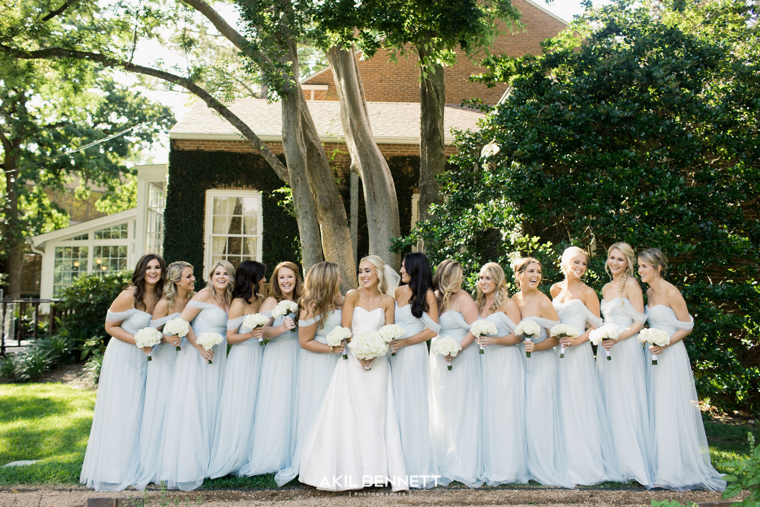 10 Wedding Party Photos You Should Take on Your Wedding Day!